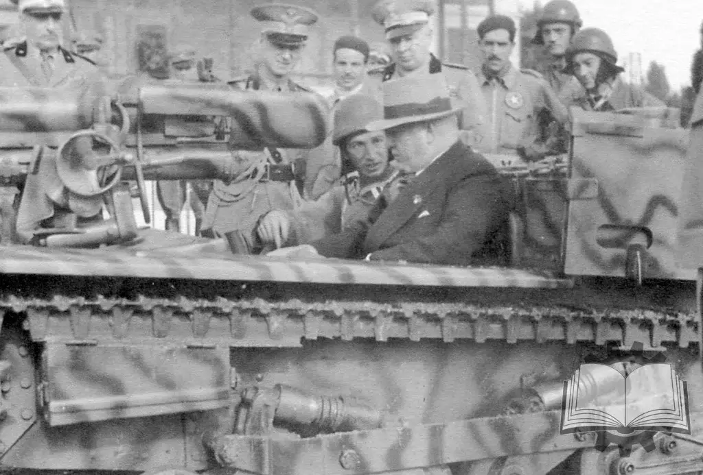 Mussolini Selama demonstrasi Semovente da 47/32 Su Scafo L 3