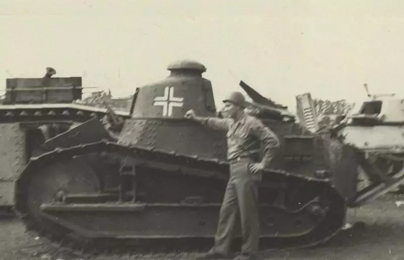 Ki sa ki te nan Wehrmacht la ak sa ki pa t 'nan Lame Wouj la (tank kaptire)