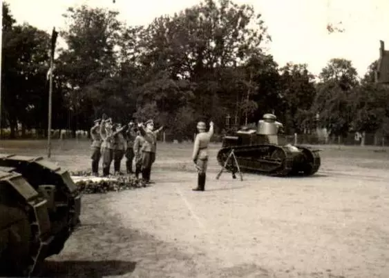 Ki sa ki te nan Wehrmacht la ak sa ki pa t 'nan Lame Wouj la (tank kaptire)