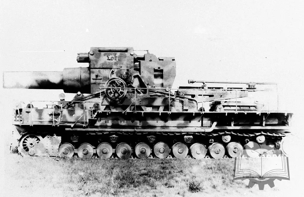 NR.V LokiはもともとGerät040として構築されましたが、1944年には540 mm Gert 041が3Gerät040によって再操作されましたが、後にNR.I Rex、元ADAM、Gerät040の設定に戻りました。