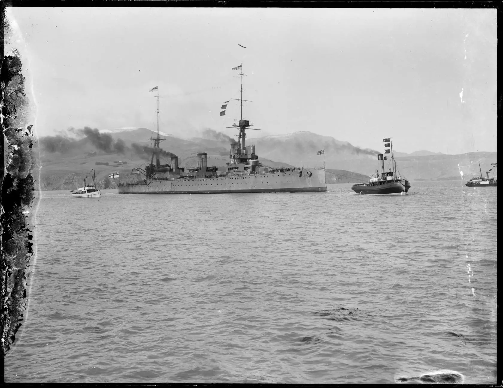 Battlecruiser HMS New Zealand inatembelea New Zealand.