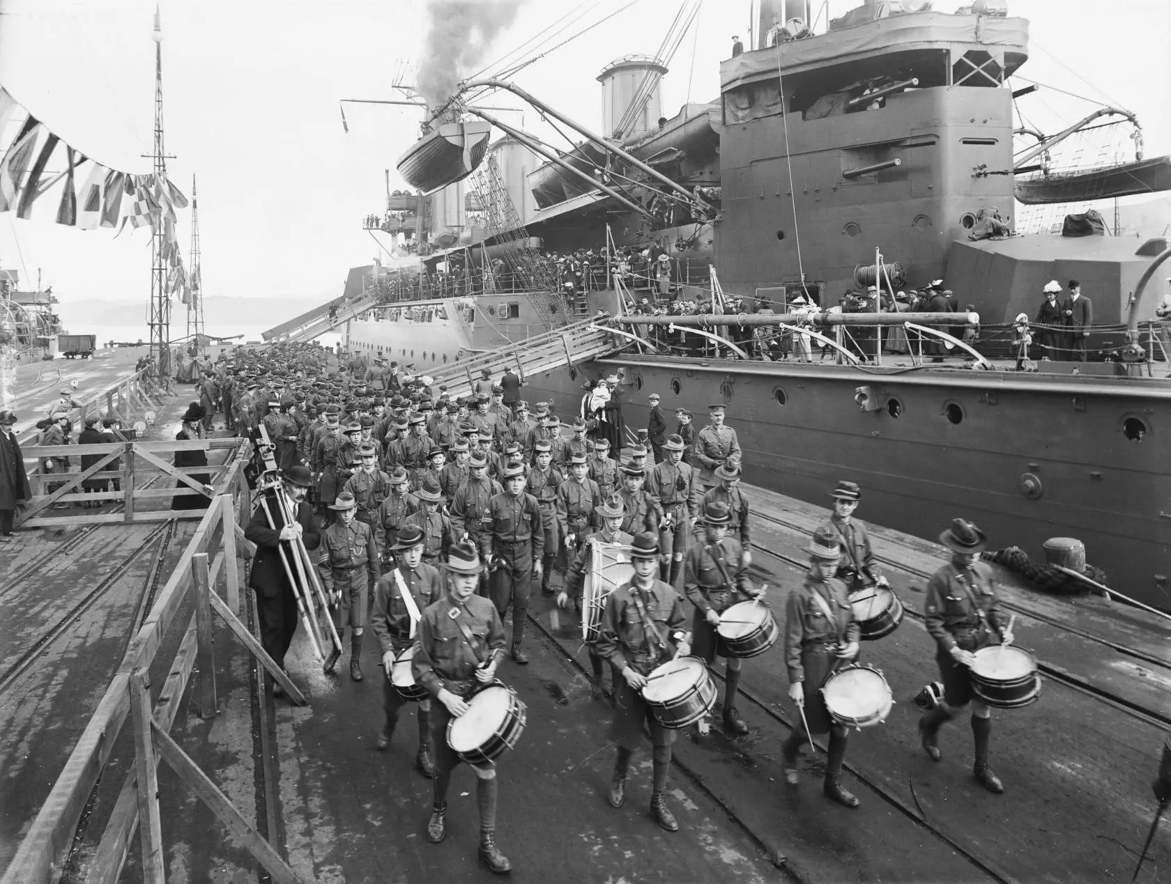 Battlecruiser HMS New Zealand visita a Nova Zelândia.