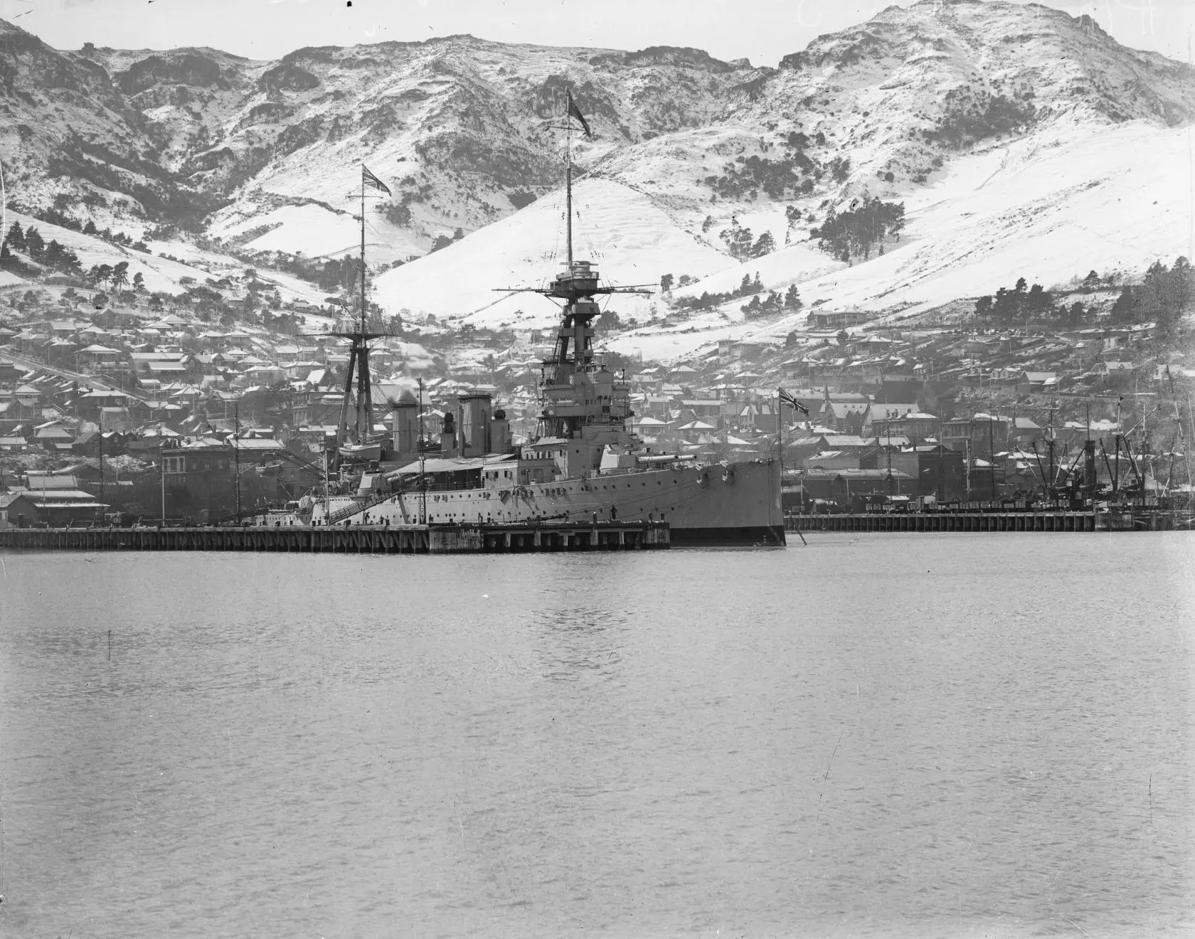 Ang Battlecruiser HMS New Zealand mibisita sa New Zealand.