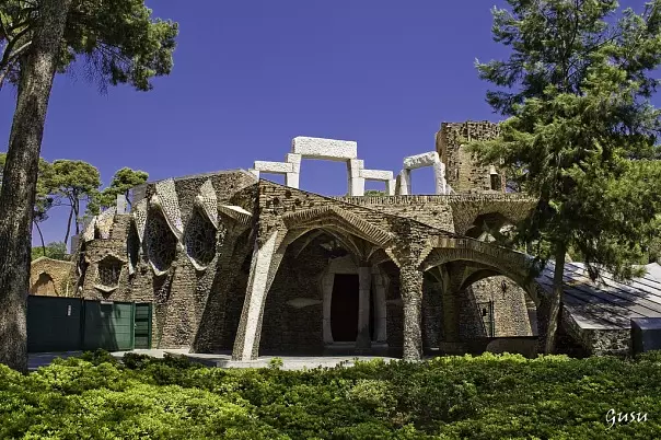 Gaudí-i-Cournet melanda.