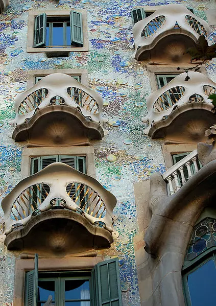 Gaudí-i-Cournet hit.