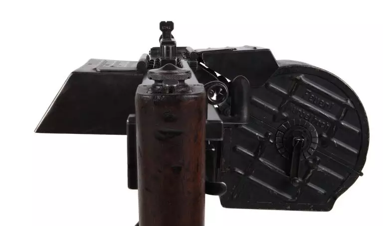 簡単な機械銃MG 15na。