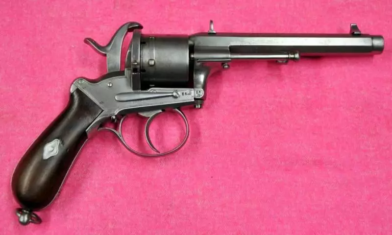Stilechy Revolver Frankotta 1863 Systeem Lefoshe. Caliber 11-mm. Gewicht 1 kg 469