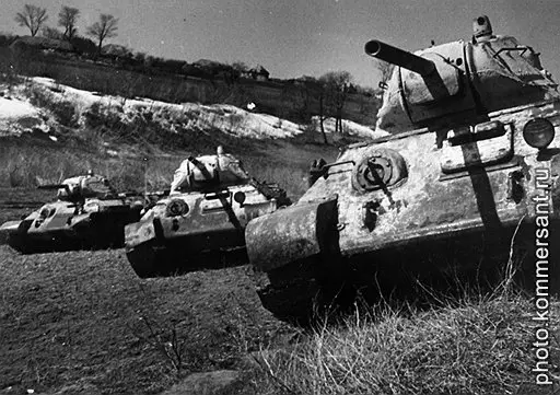 Per assolir tota la força fins a la primera línia de la 68a Brigada de Tancs es va col·locar una formació tècnica extremadament baixa de les tripulacions, juntament amb un nombre sorprenentment gran d'avaries d'equips Foto: RGAKFD / Rosinform