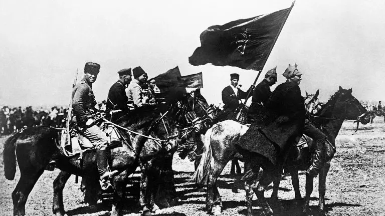 Bolsheviks మరియు తెలుపు సంరక్షకులు చైనా లో రాజీపడి