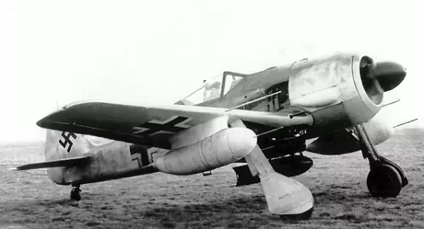 Fighter Bomber (sanaysay tungkol sa paksa)