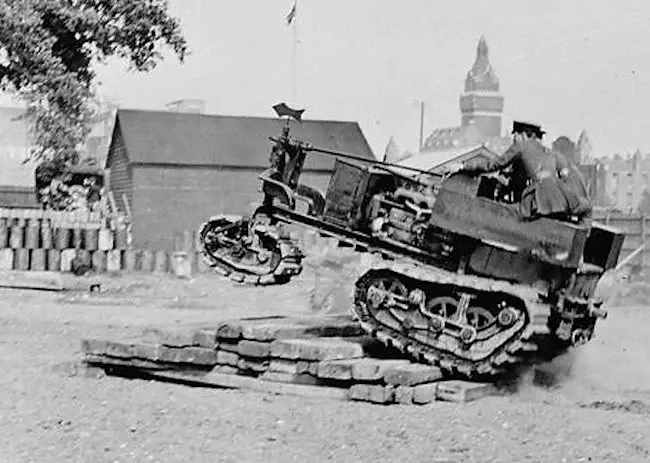 Cerqueu una sortida d'un carreró sense sortida. Part 15. Tractor blindat de Killen-Strait. 1915. Tanc de tres tecnologies