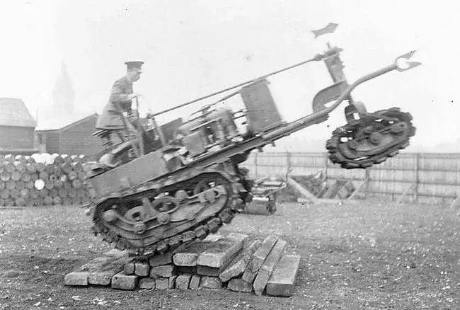 Ölü sondan bir çıxış axtarın. Hissə 15. Killen-boğazlı zirehli traktor. 1915. Üç texnoloji tank