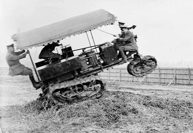 Ölü sondan bir çıxış axtarın. Hissə 15. Killen-boğazlı zirehli traktor. 1915. Üç texnoloji tank