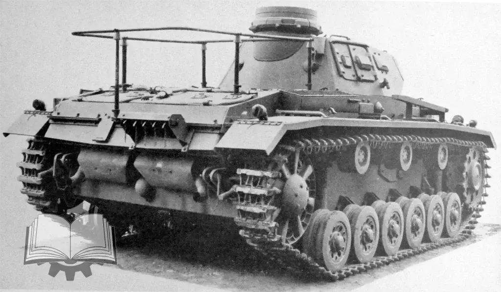 シャーシの観点から、車は同一の最初のPZ.KPFW.III AUSF.E、そしてその後AUSF.F