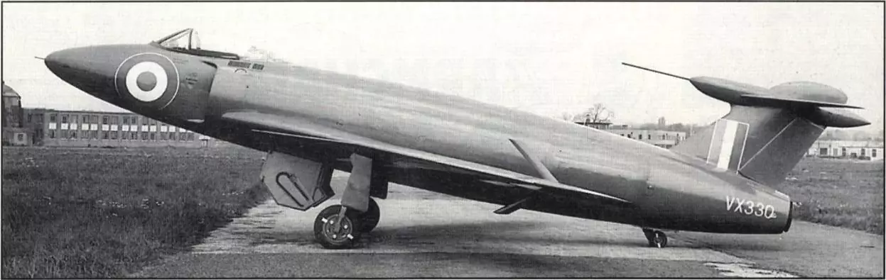 VX330 ўпершыню паляцеў 14 чэрвеня 1951 у Карнаби, Ёркшыр