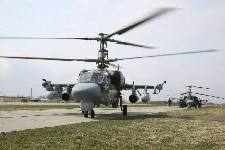 Combat Ka-52. ໂຄງການ coaxial ກັບການຈອງສະເພາະໃດຫນຶ່ງທີ່ສາມາດຖືວ່າເປັນການພັດທະນາແບບຄລາສສິກ. ຮູບພາບຂອງກະຊວງປ້ອງກັນປະເທດຂອງສະຫະພັນລັດເຊຍ