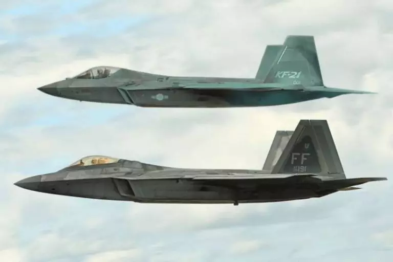 Jämförelse av fighters KF-21 Boramae och F-22 Raptor