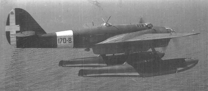 Suzuvchi dengiz va bombardimon Caspa (Fiat) RS-14 uchinchi uchinchi uchinchi qatorlar