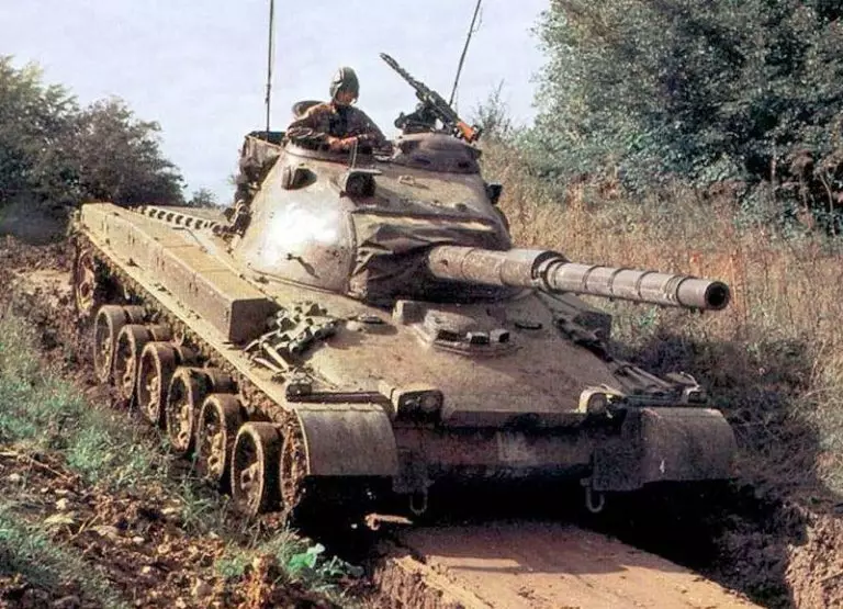 Serial Tank Panzer 68 at the landfill. Photo GlobalSecurity.org.