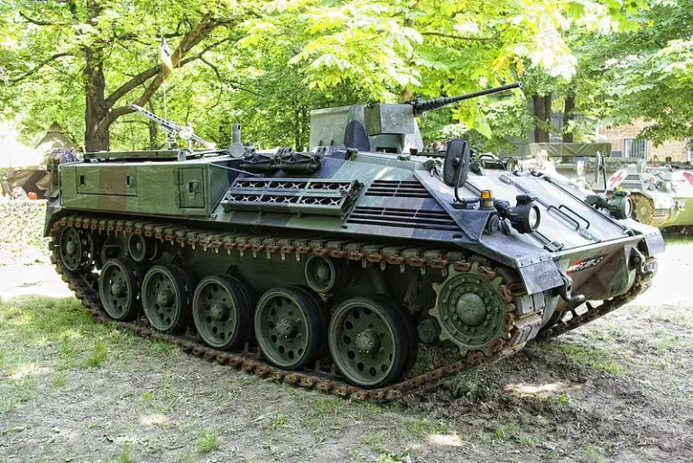 Važiuoklė būsimam bakas buvo sukurtas remiantis BTR 4K4FA ginkluotėmis irwarfare.com