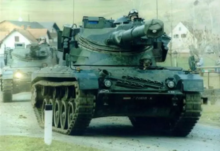 SK-105, framhlið vopnAndwarfare.com