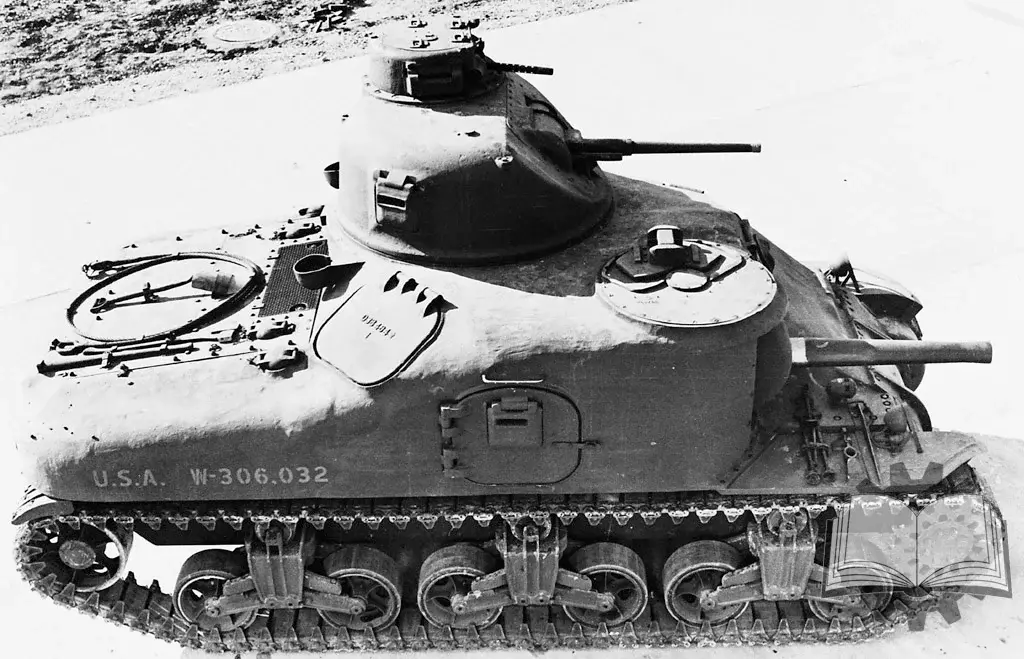 یہ قابل ذکر ہے کہ تصویر میں ٹینک صرف M3A1 ہے، جو اس دن رہتا تھا