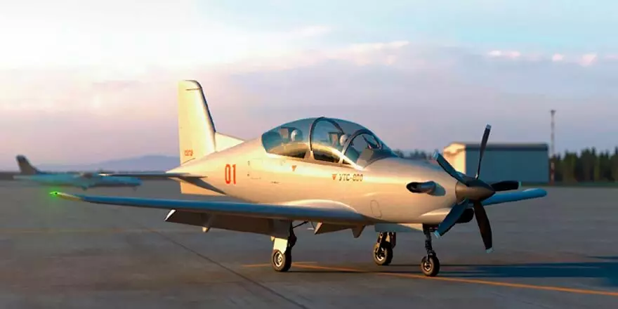 トレーニングとトレーニング航空機TC-800。ロシア