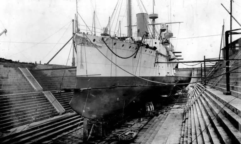 Britse school. Armored Cruiser Charleston (USS Charleston (C-2)). VS