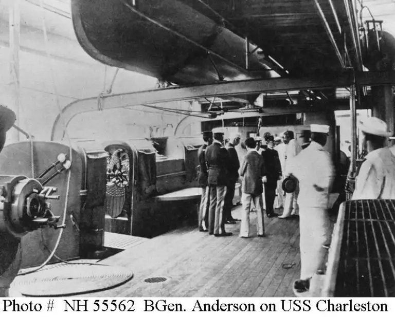 Siva Peretania. Armored Cruister Charleston (USS Charleston (C-2)). USA