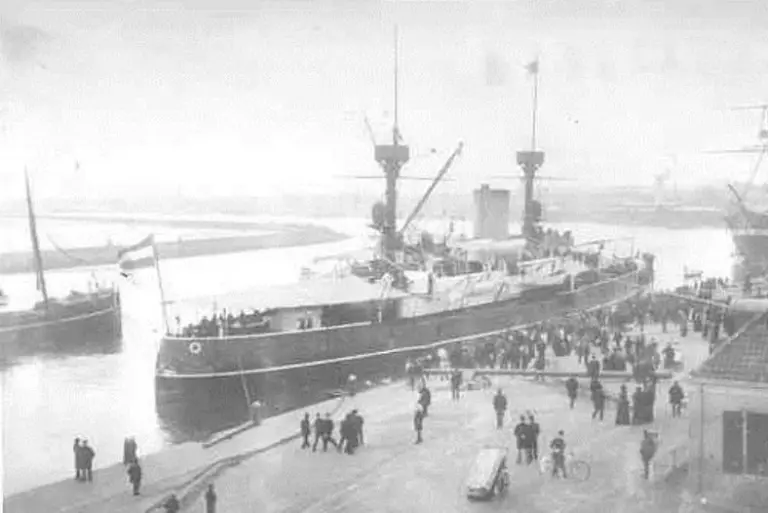 Holandská kráľovná. Armored Cruiser 