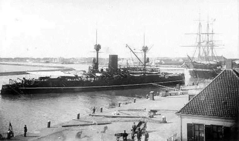 Holandská kráľovná. Armored Cruiser 