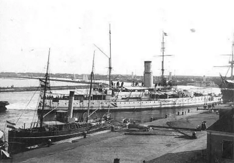 Holandská kráľovná. Armored Cruiser 