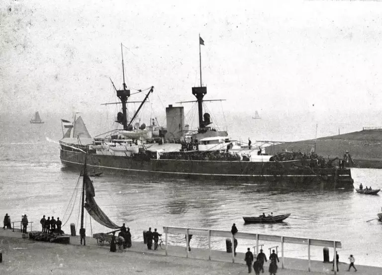 Holandská kráľovná. Armored Cruiser 