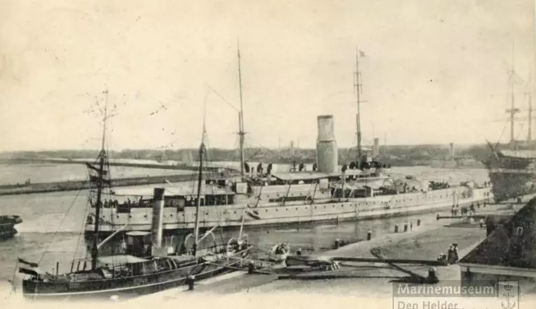 Holandská kráľovná. Armored Cruiser 