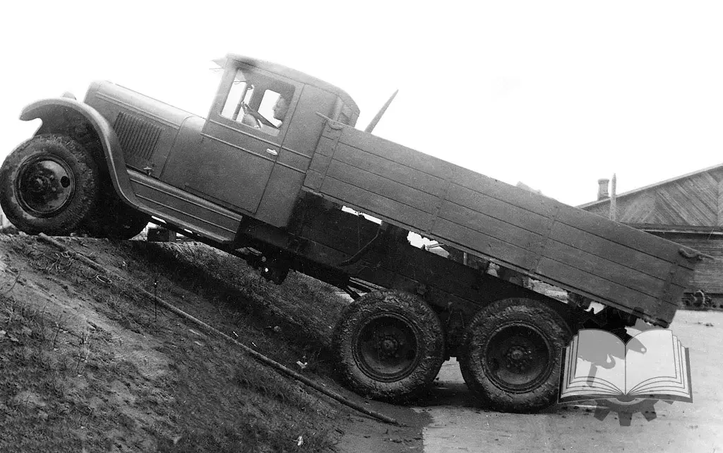 Nati-K1، اولین کامیون درایو همه چرخ، که بر روی شاسی ZIS-6 ساخته شده است. در حال حاضر پس از آن نشان داد قدرت موتور ناکافی