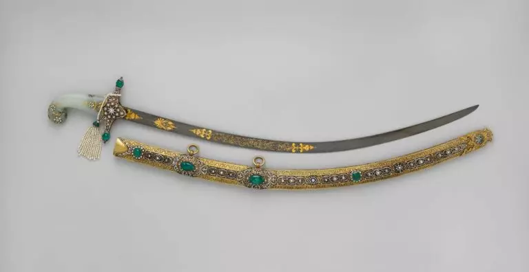 Wannan saber guda. Babban tsari. Jimlar tsawon 99.8 cm; Tsawon ruwa 83.7 cm; Tsawon shawo 88 cm. Nauyi na kowa shine 1129; Ruwa Weight 1023 (Metropolitan Museum, New York)