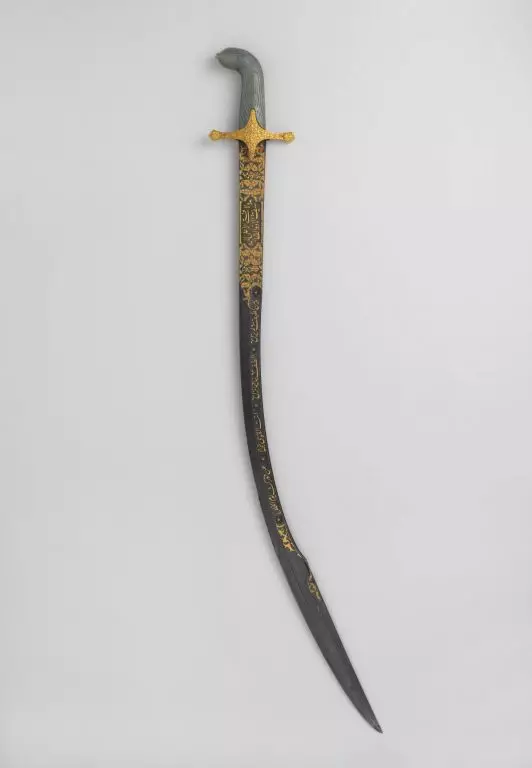 Turkish saber xviii karni. Ramai - Iran. Hannun - India. Haduwa daga Jadeite, ruwa - Inlaylayal zinare. Tsawon 93 cm; Tsawon ruwan 77.7 cm; Nauyi na 935.5 g. Gidan kayan gargajiya (Metropolitan Museum, New York)