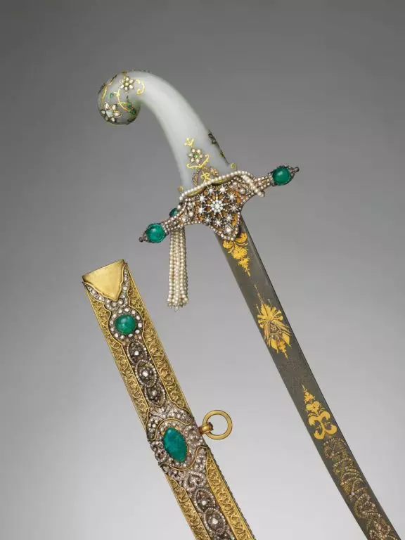 Uchwyt Sabers, XVIII - XIX stuleci. Uchwyt - Indie. Leczenie lub Iran. Dekoracje: Jadeit, Szmaragdy, Diamenty, Perły, Gold, Silver (Metropolitan Museum, Nowy Jork)