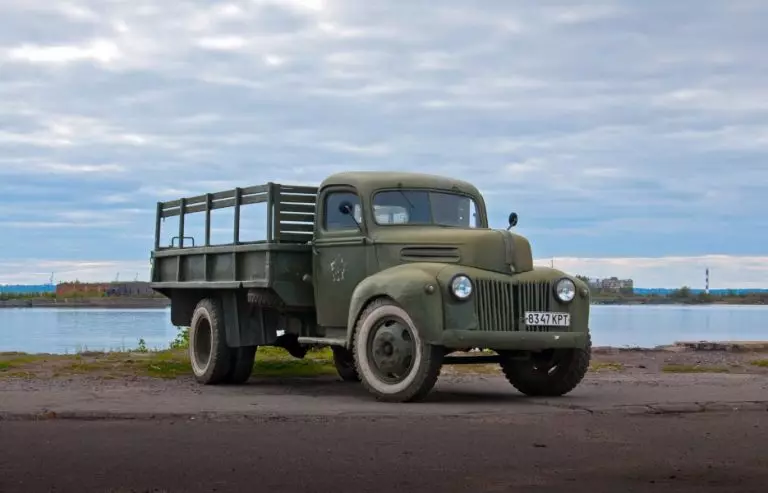 Tsjillen fan 'e Twadde Wrâldoarloch. Ford G8T - in bytsje bekende kado fan Amerikanen