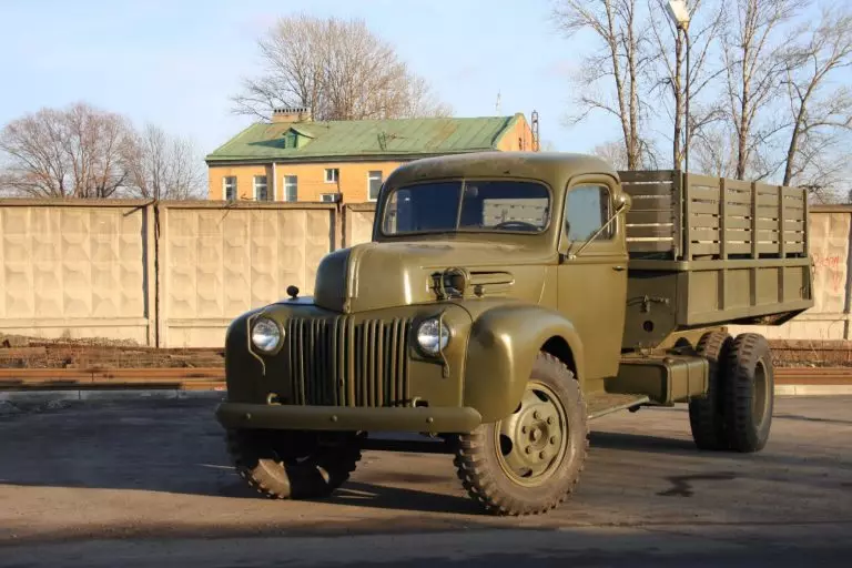 Kolesá druhej svetovej vojny. Ford G8T - malý známy dar Američanov