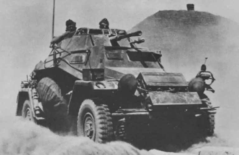 Ri leky all-wheel drive ba wehrmacht sd.kfz.222. Gidisenyo sa 1936