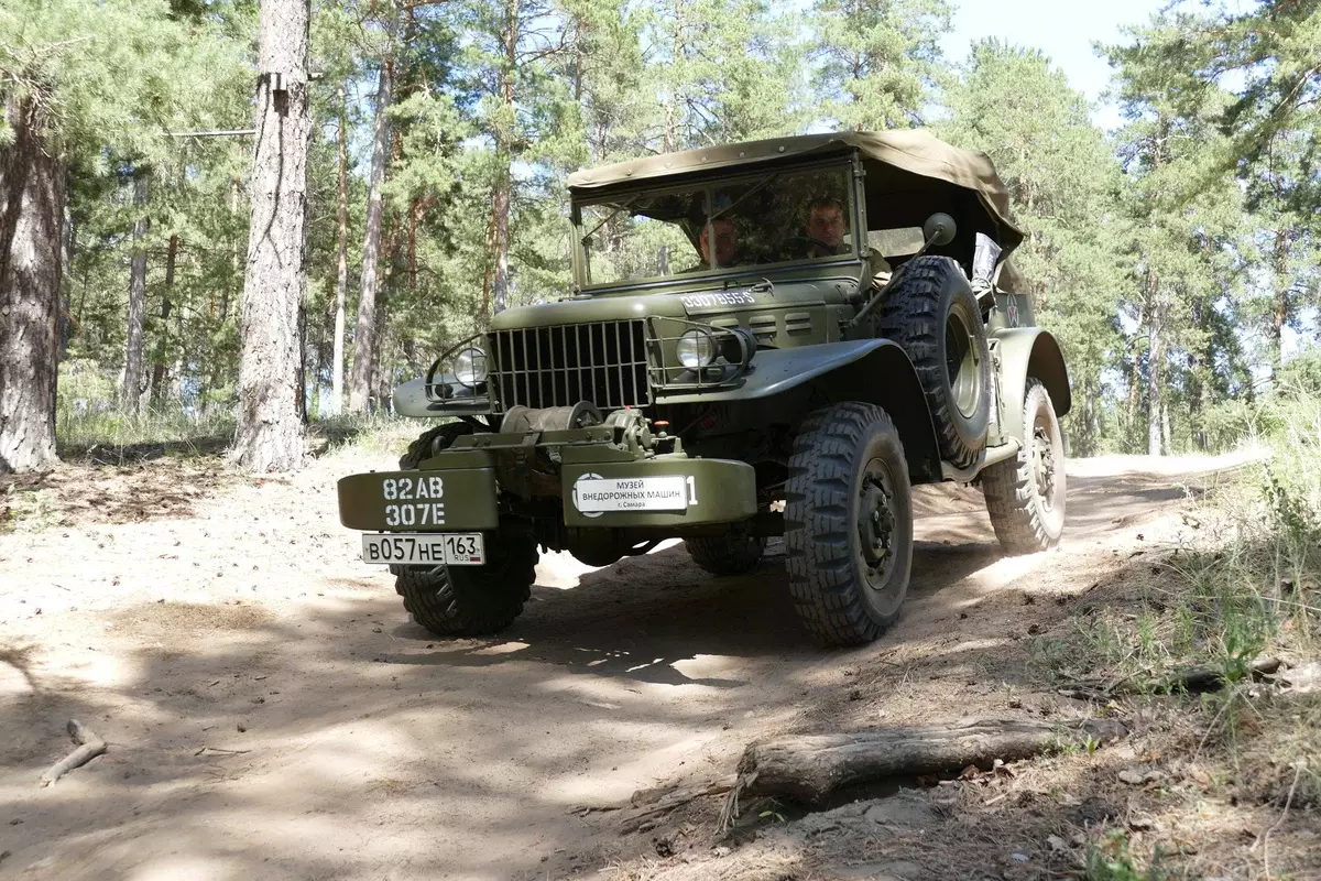 Dodge WC-57 no muzeja bezceļu mašīnu, uzvarētājs rallijs