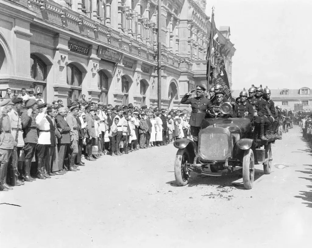 Учешће домаћих аутомобила у флоти РИА-а било је масноће. У основи, ови аутомобили су били у државној служби, на пример, попут овог ватрогасаца