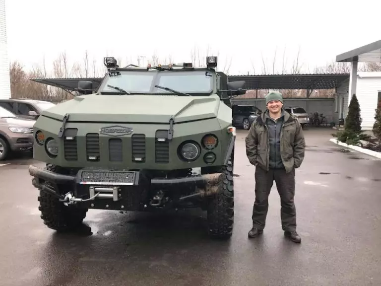 Uas sawv cev rau qhov tseeb Ukrainian armorautomobile