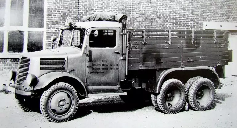 Armada arina T-92 T-92 Metalezko kabina guztiekin kanpaiarekin eta atzeko dolpleekin. 1938-1940.