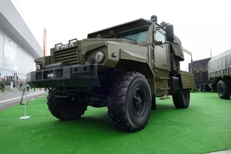 Quando há um poderoso planador e um pedaço sólido de porquinho para a cabine: uma transportadora universal de