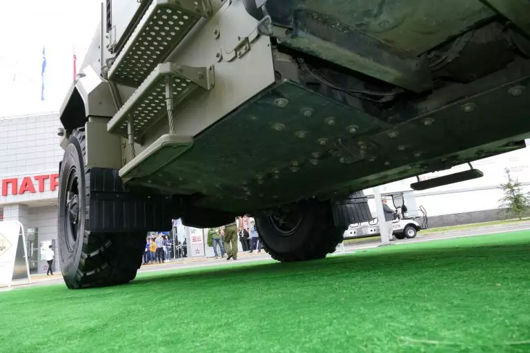 Quando há um poderoso planador e um pedaço sólido de porquinho para a cabine: uma transportadora universal de