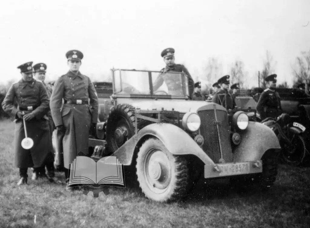 Horch 830 R, dirèk predesesè Horch 901. Nan ka sa a, opsyon KFZ.15, machin nan nan kominikasyon an