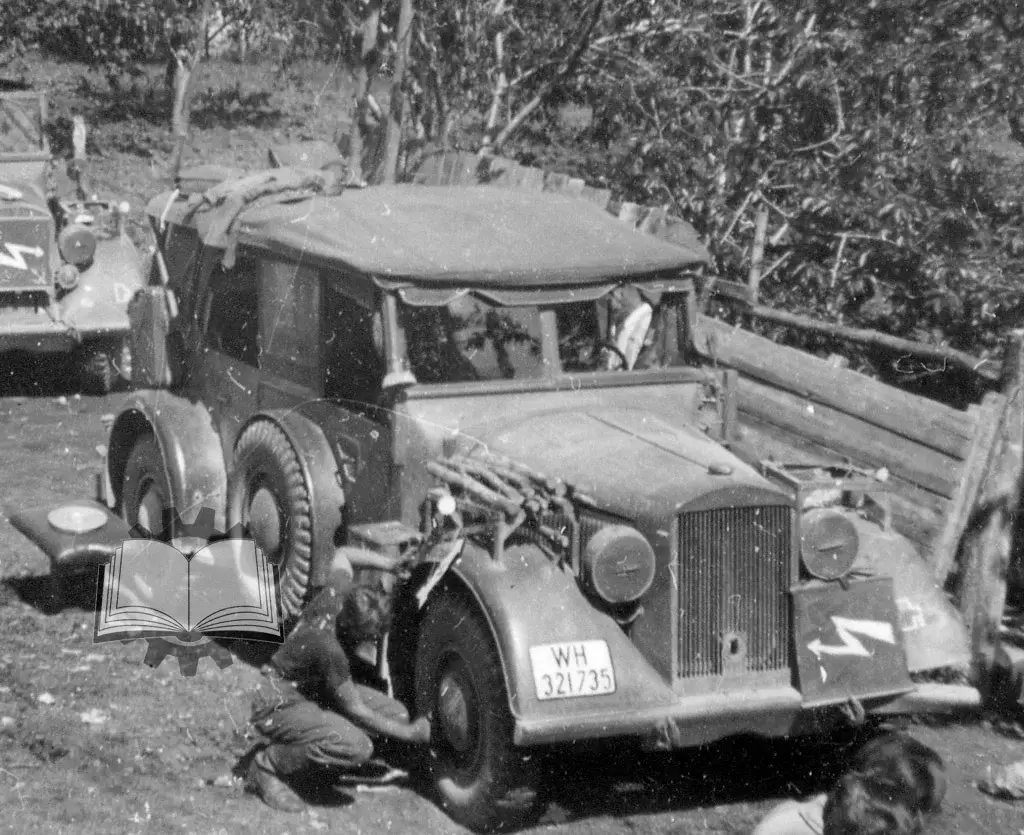 Horch 901 kfz.15, machin nan nan kominikasyon an. Sou zèl yo devan yo se Fastener vizib pou ekipman