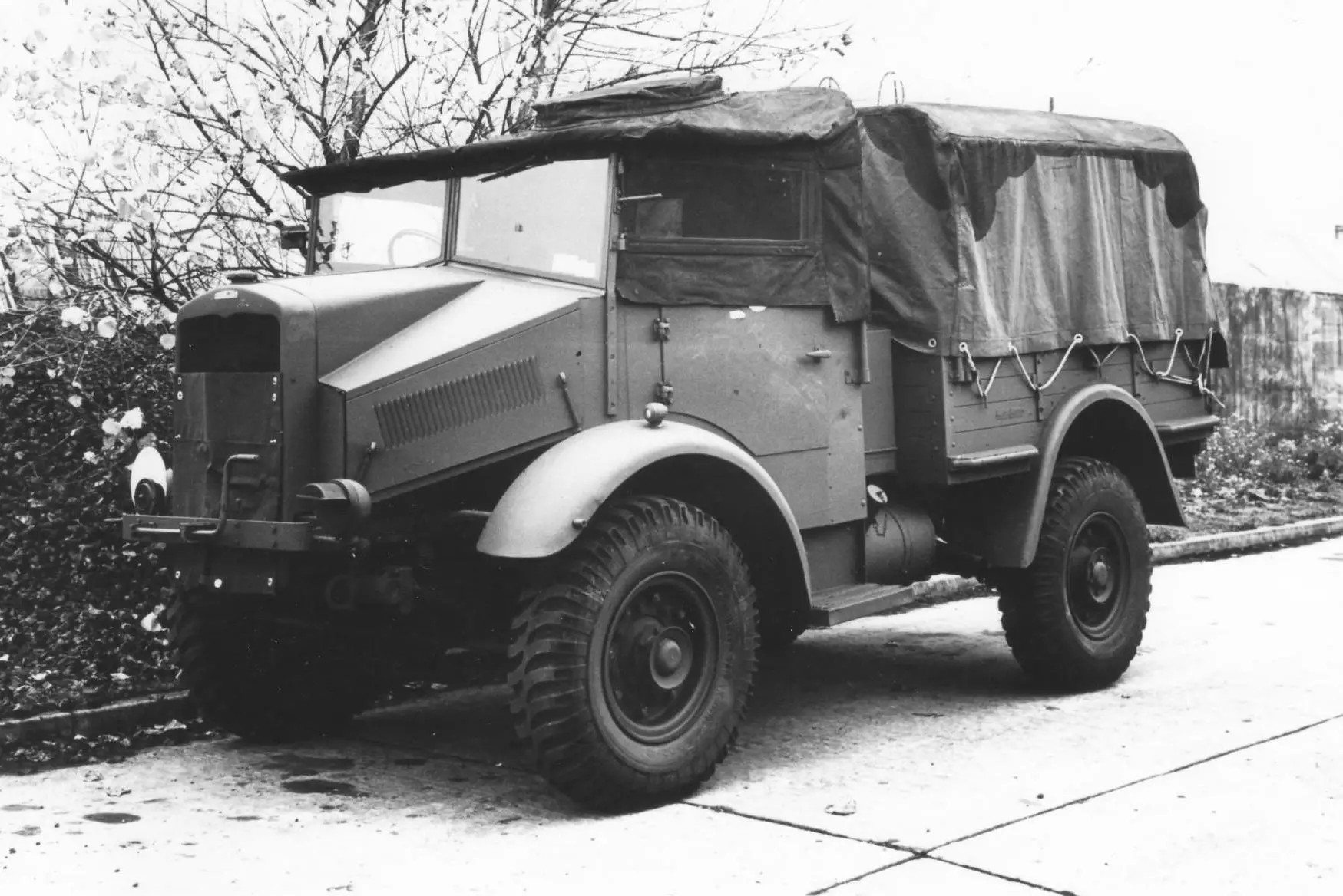 Truck C8 GS Morris-Commercial.nl